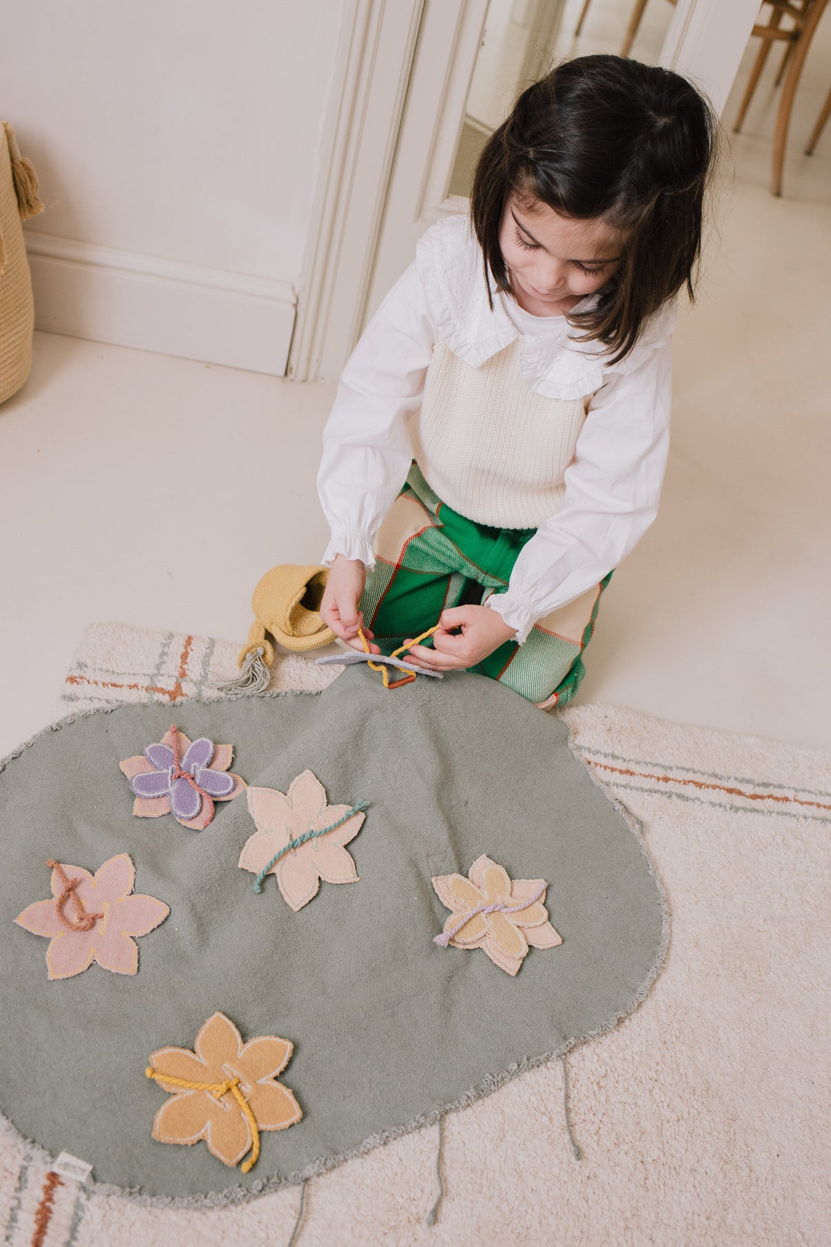 SMALL WORLD GREEN TOY FLOWER GARDEN – Lorena Canals | Official Website